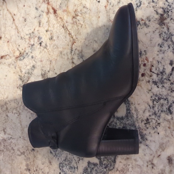 David Tate | Shoes | David Tate Black Leather 3 Heels Booties Sz 75 Ww ...
